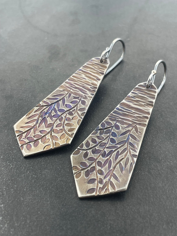 Geometric Raindrops with vines and watery texture - taviametal