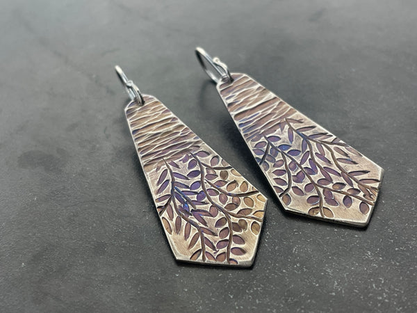 Geometric Raindrops with vines and watery texture - taviametal